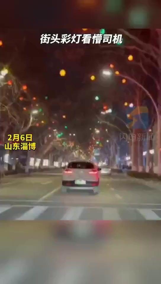 街头亮灯看懵司机,谁能找到红绿灯在哪儿?