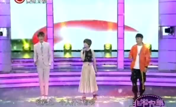 三个记不住歌词的男女嘉宾献唱周杰伦《简单爱》,全场大合唱!