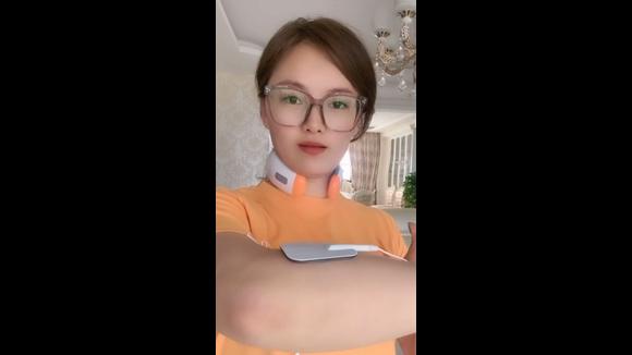 低头族必备:护颈按摩仪