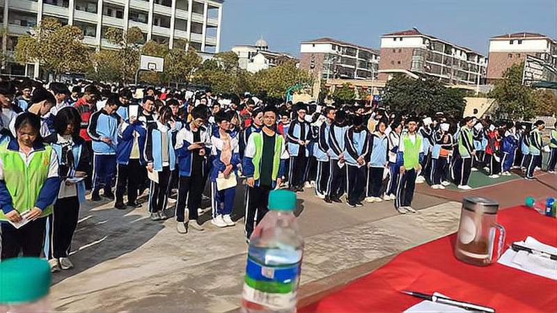 孩子学校2023届九年级中考倒计时 100 天誓师大会:家长发言