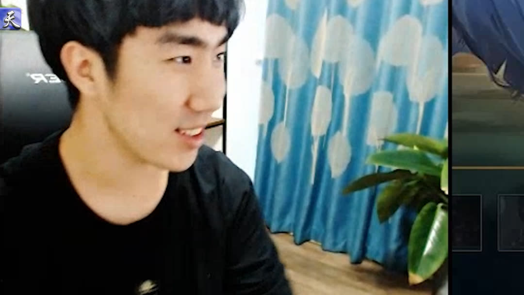 lol主播中最奇葩的键位是如何操作的?骚男身穿蓝白胖次亲身示范
