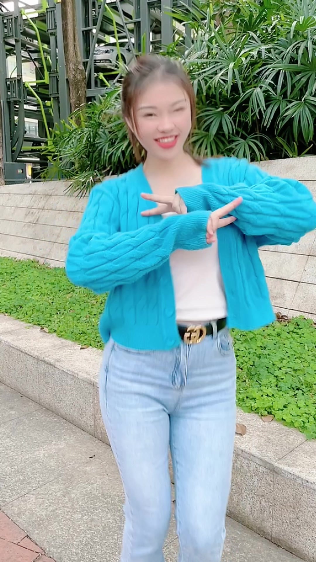 ...两位数加起来等于6啦?#甜系女孩 #清纯 #最美笑容女孩 #可爱小姐姐 ...