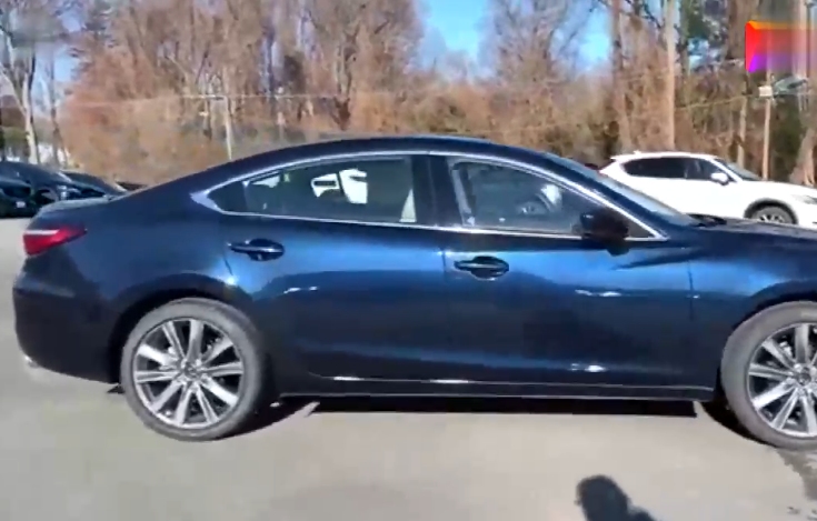 预定的2020款马自达6,坐进车内一看,才知道放弃凯美瑞是对的