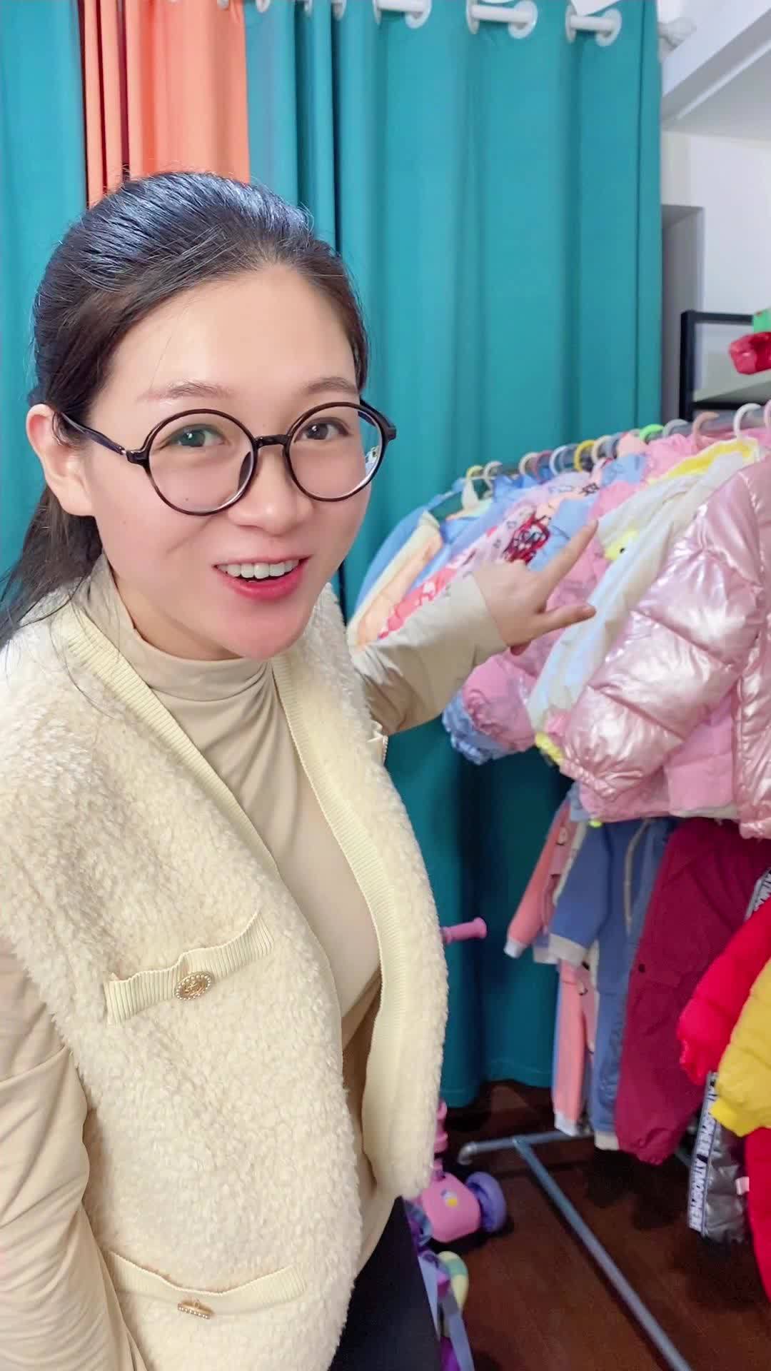悄悄告诉你,正儿八经的羽绒服,90白鸭绒,数量不多哦 #高品质童装