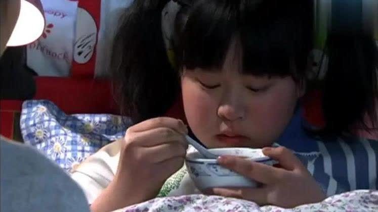 祈望:闺女来例假弄床单上,本想藏起来自己洗,一回家感动了