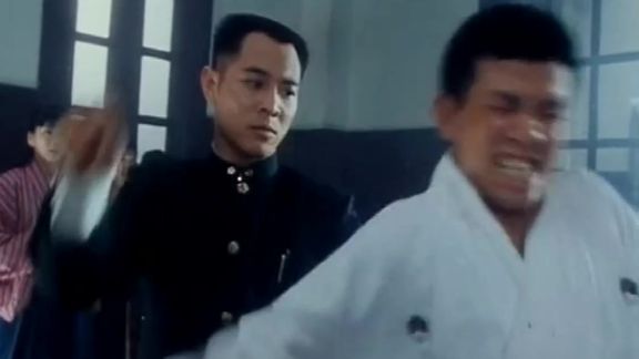 精武英雄:日本武术协会欺负中国学生 陈真打趴全场