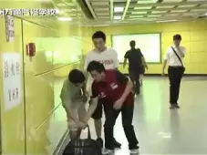 报读广州万通汽修学校享受红马甲志愿者接站
