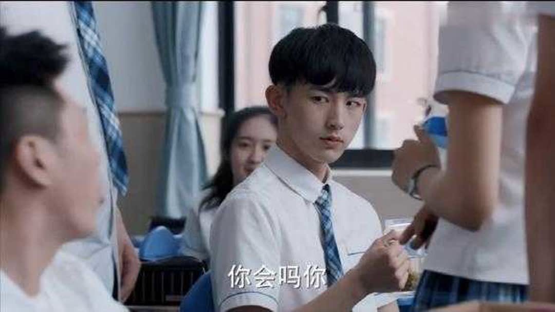 少年派2:学渣用计算器炸金花,嘲笑学霸书呆子,谁知他用它打CS
