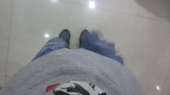 #幸福生活中的仪式感 #vlog日常 新到的鞋子弹性十足!看我滑步!