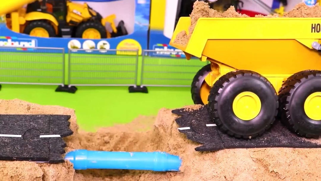 工程车维修损坏的道路水管 汽车动画 儿童动漫 玩具游戏