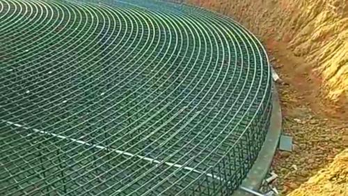 设计这个工程的真是个人才,镜头拉近一看,真是没谁了