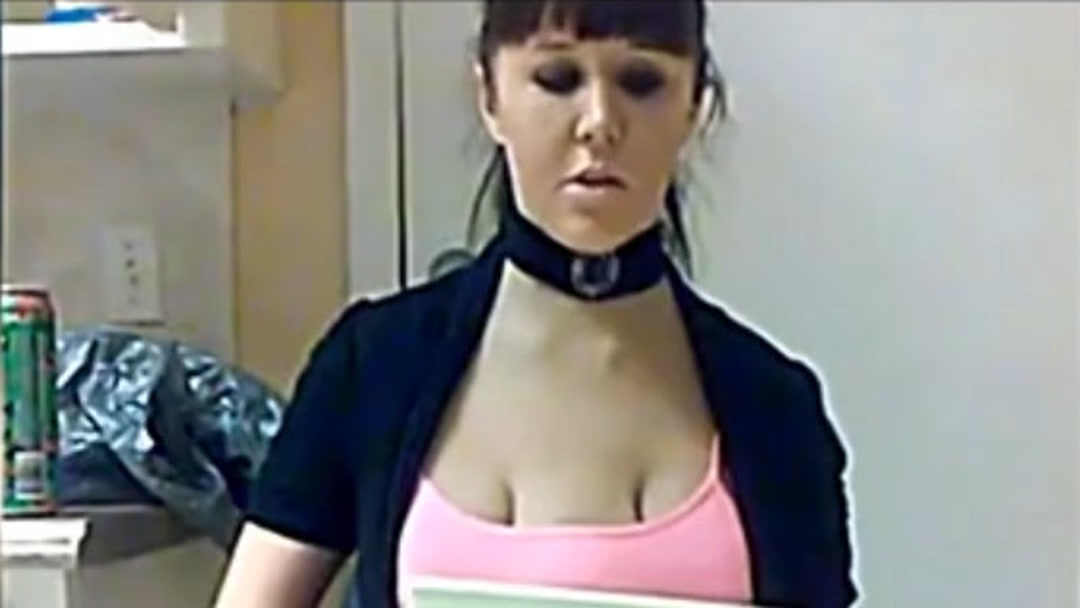 被震惊了!美女竟有3个胸