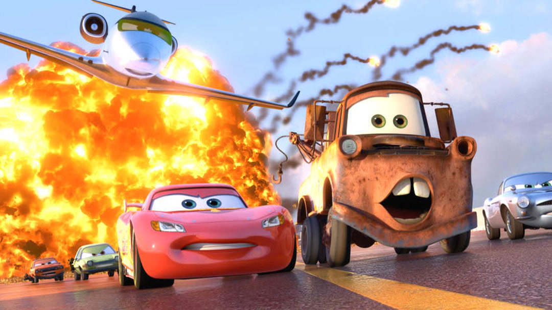 《汽车总动员2》14 英国庭院狩猎战 赛车总动员 闪电麦昆赛车游戏