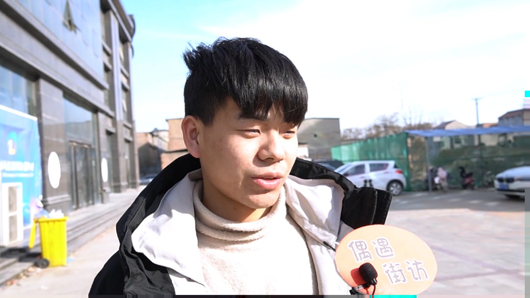 街头采访,微信和QQ哪个更好用?这些人说出了不同的原因