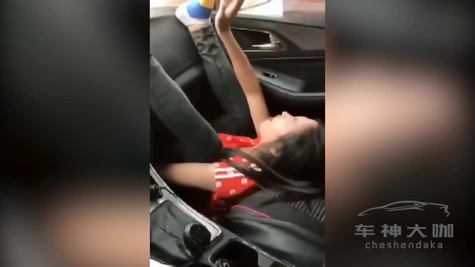 不系安全带的后果,哈哈哈