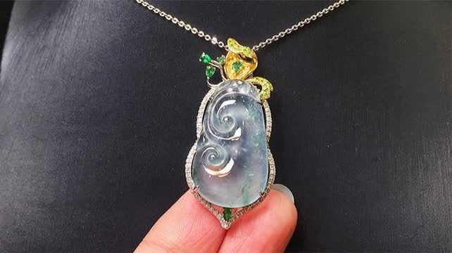 冰透起胶飘花如意吊坠,翡翠.