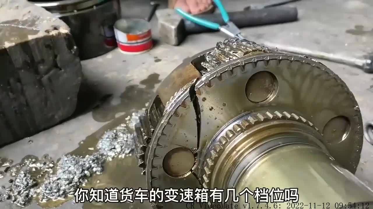 巴铁兄弟配合默契,三分钟纯手动拆解完变速箱,真是太厉害了