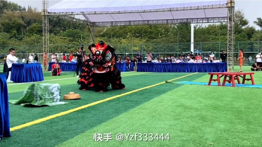 请大家继续欣赏醒狮表演