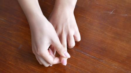 每天揉捏五指三分钟,疏通淤堵经络,强身健体,身体1天比1天好