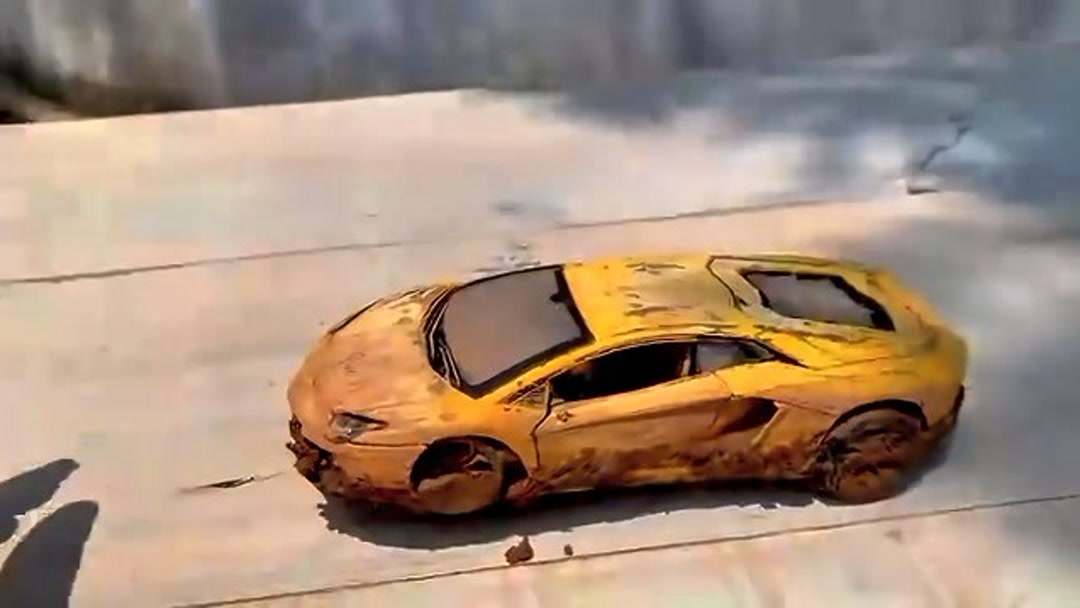 修复受损的兰博基尼超级跑车(模型),Aventador车型