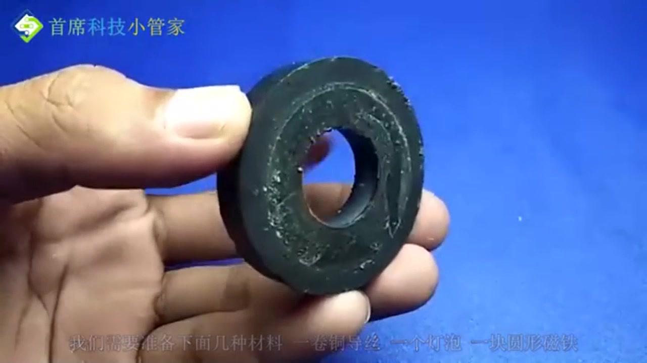 磁铁加线圈不仅“点亮”了灯泡,还能让风扇转动!这是什么原理?
