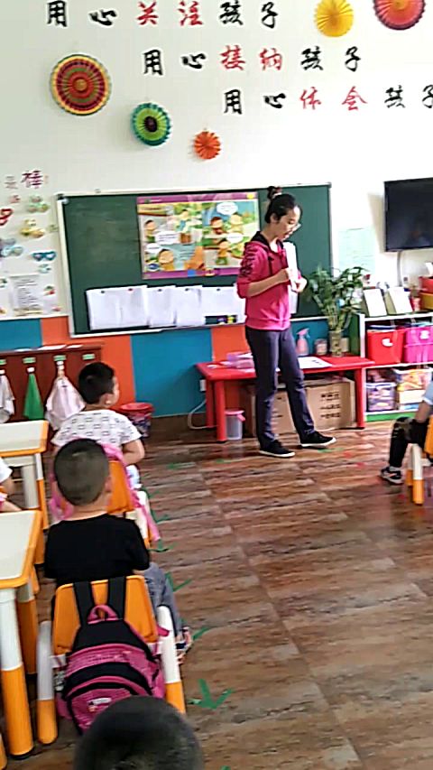 芙蓉幼儿园～六月份礼仪重点课大班《安全标志》