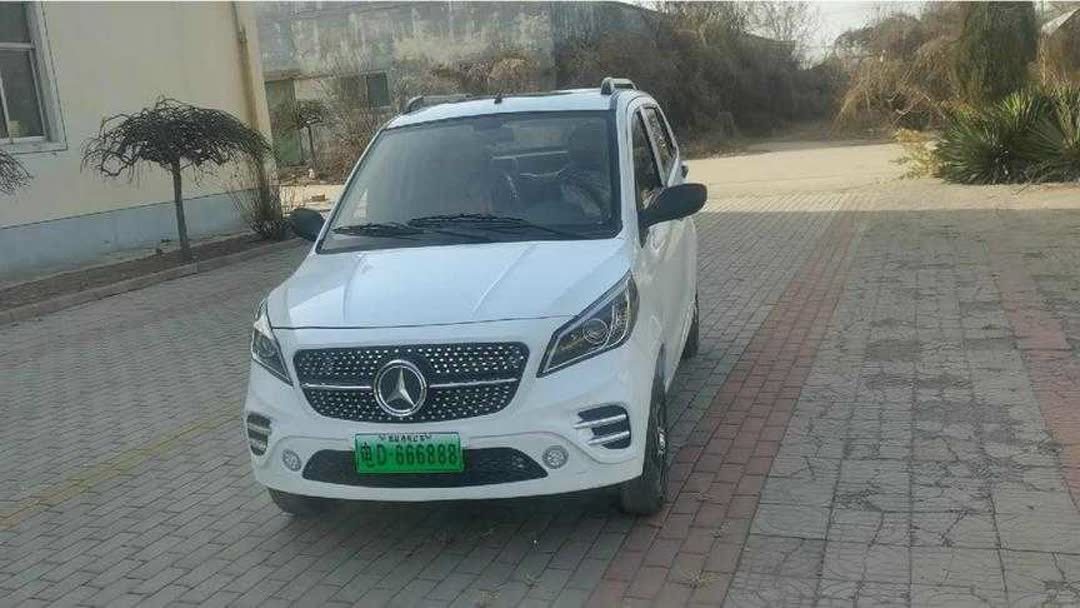 时速快,配置高级的代步车,油电两用续航能力更远。