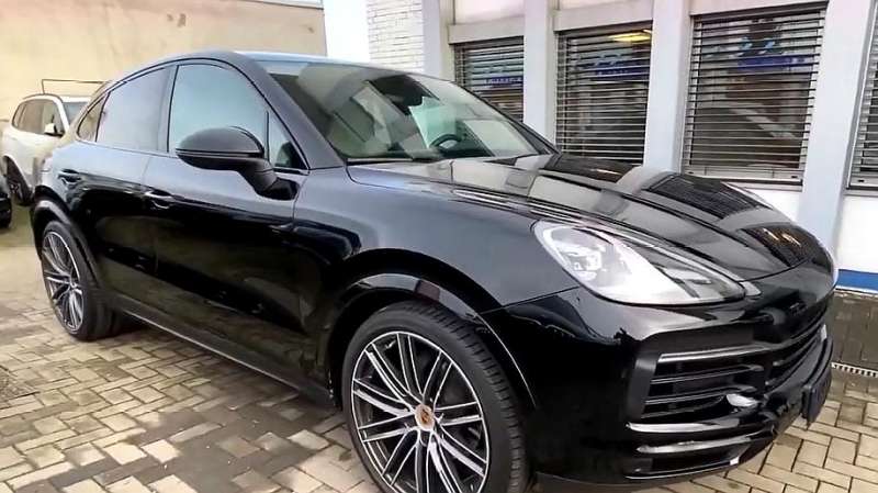 2020款保时捷卡宴高清实拍,打开车门看到内饰,买不买心里有数了