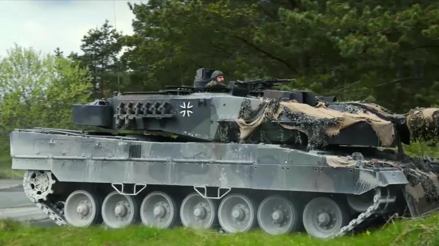 豹2坦克一直采用60年代设计的水冷式涡轮增压柴油引擎