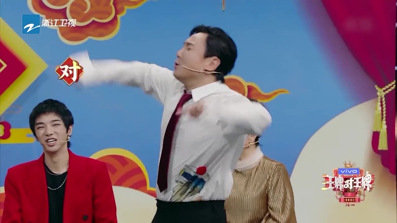 沈腾模仿鹿晗舞蹈动作,惹得众人吃瓜爆笑,晓彤表情亮了