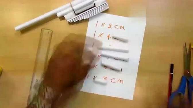 怎么用纸做枪可发射5颗,可发射的哦,小时候肯定玩过