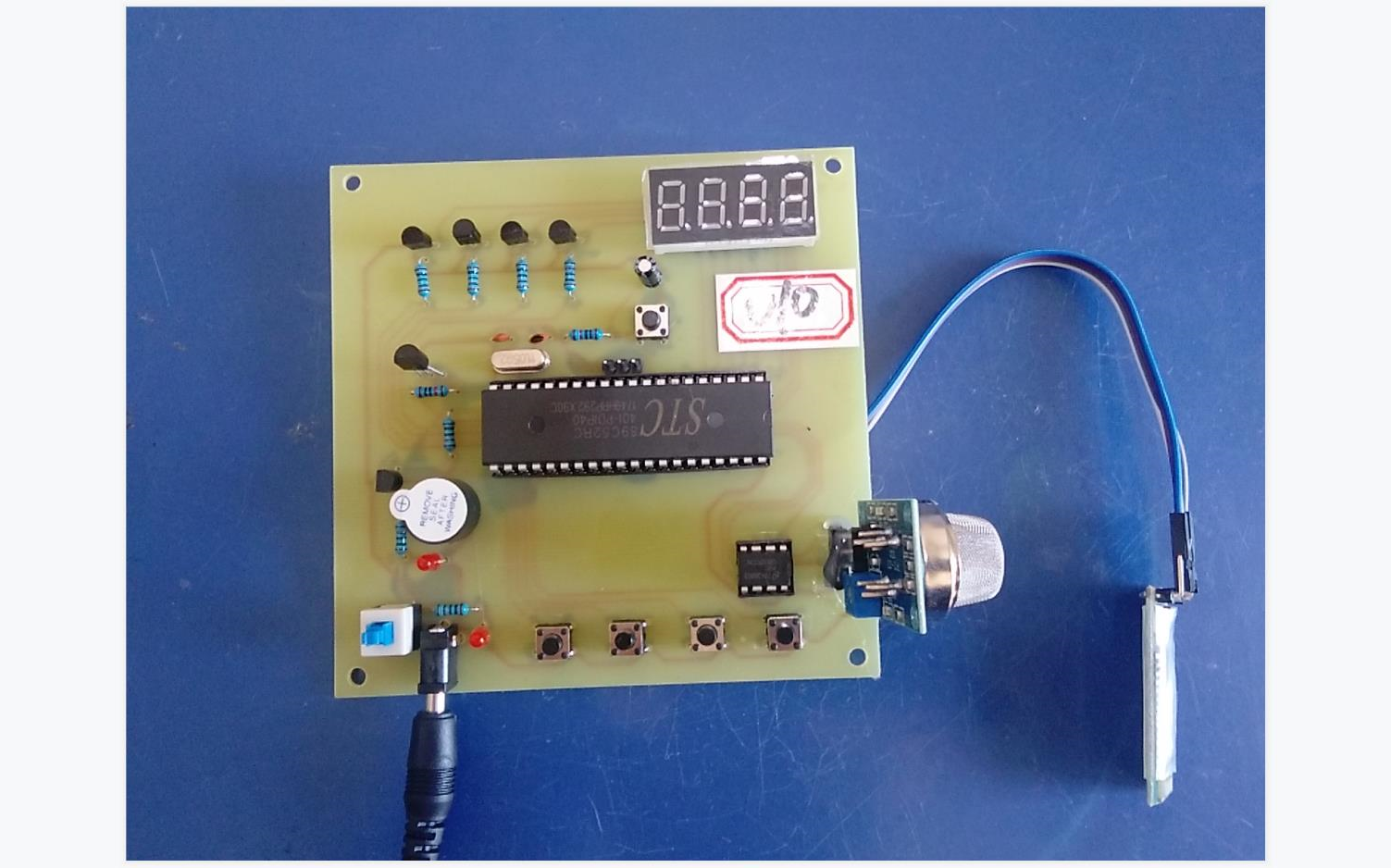 基于51单片机的火灾报警器智能烟雾温度检测系统设计+蓝牙手机APP...