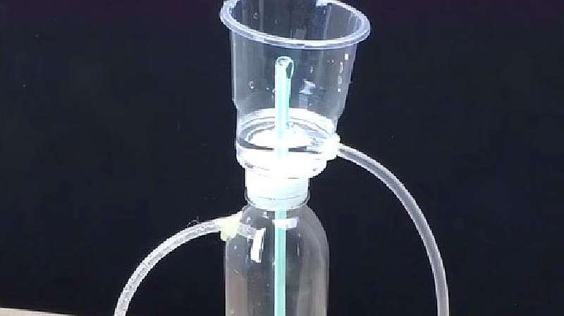 自制简易喷泉,只有学霸才知道原理,学渣就算了…