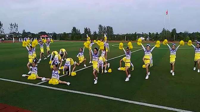 小学生啦啦操舞蹈视频,孩子们真棒