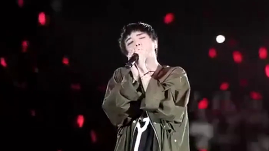 华晨宇《易燃易爆炸》Live 完全融入音乐世界的音痴