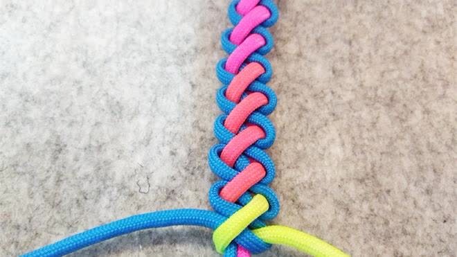 非常适合男女佩戴的一款手链,编法简单,一看就能学会