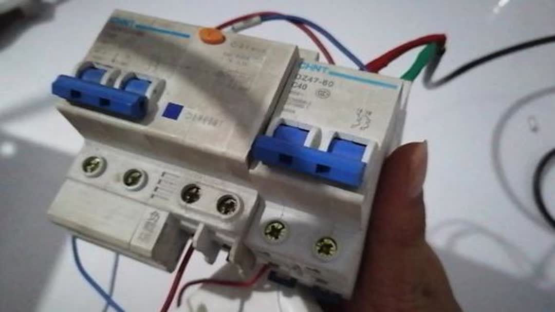 电工教人认识漏电保护器和断路器的区别