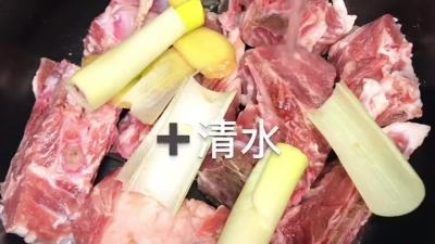在家做这道莲藕排骨汤,滋补,暖胃有营养,非常适合冬天喝