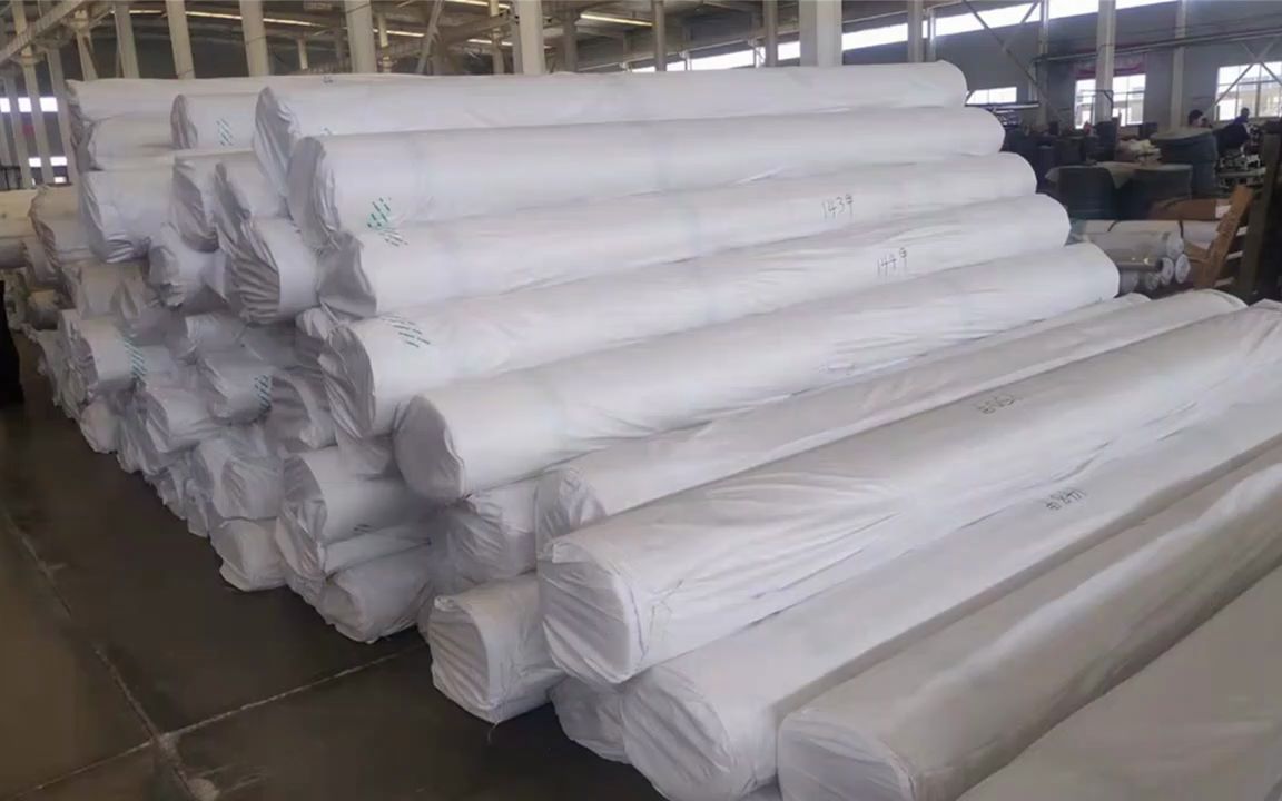 如果用于油田开发,应选用0.7mm国家标准HDPE土工膜