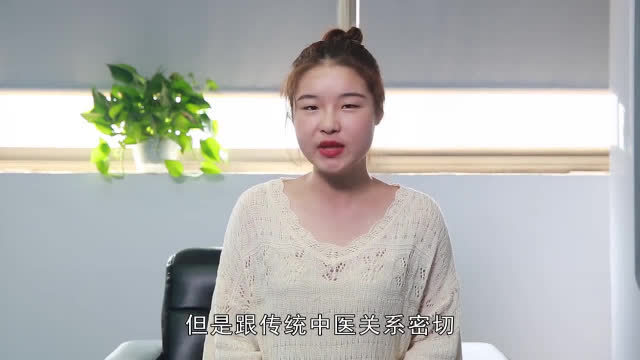 这个面部刮痧手法,每天坚持做几分钟,...