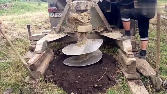 国外快速钻井机械设备,这样挖井也太简单了!