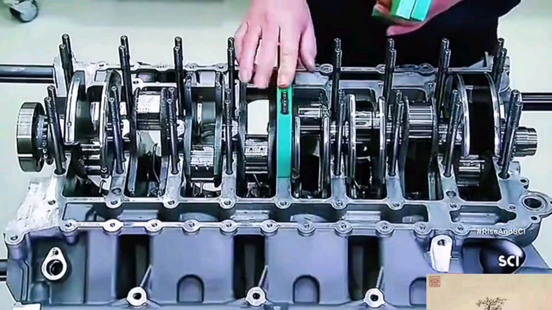 120秒告诉你布加迪威龙的发动机是怎么来的