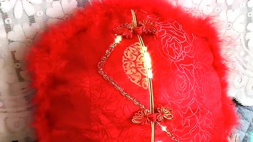 家里的废旧衣服别扔!简单一改精美的抱枕就做出来了