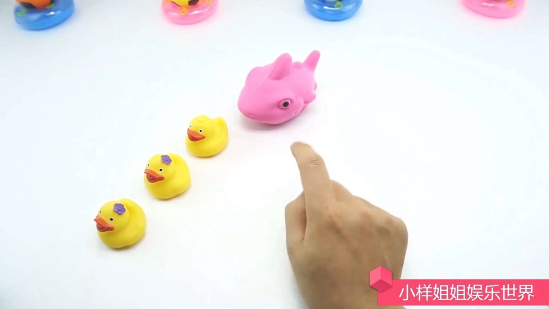 黏土制作,在小鸭子的带领下,我们用黏土和模具来制作不同的模型