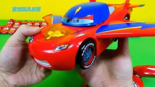 汽车总动员的闪电麦昆还可以变形呢!