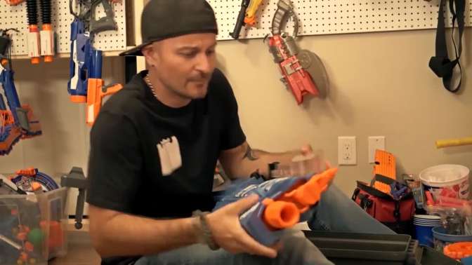 真人CS:新装备来了!见识它的威力吧!