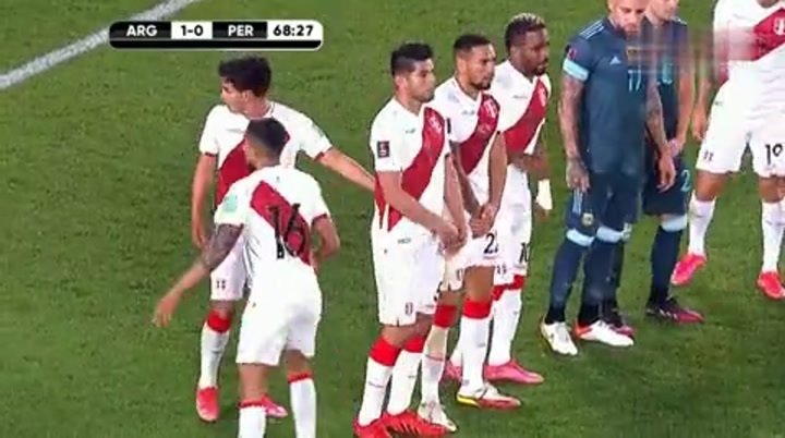 绝佳位置!梅西主罚定位球穿越人墙 无奈秘鲁门神奋勇扑出