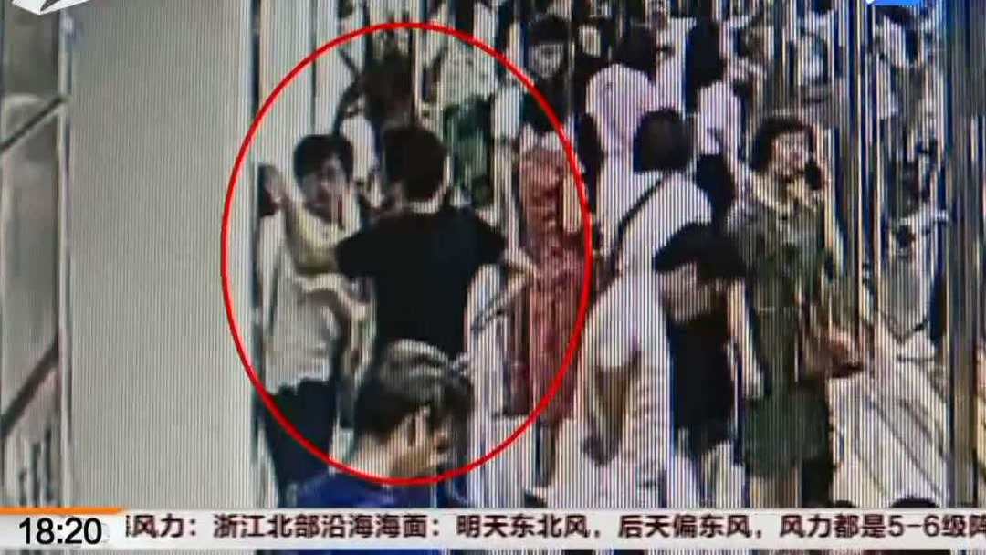 大学毕业生乱按紧急停车钮 导致列车停运被拘3日