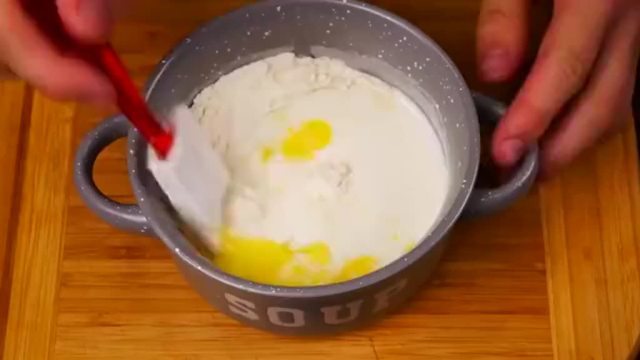 用微波炉自制美味的芝士面包,看着色泽就很好