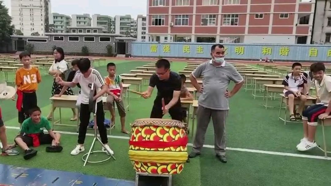 多姿多彩校园课外活动